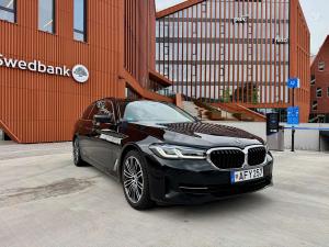 Black BMW 520 2023 in Klaipeda, with an engine capacity of 2.00 L and mileage of 99 thousand km for 28500 €, photo 6 on AUTOMOTO.COM.LV
