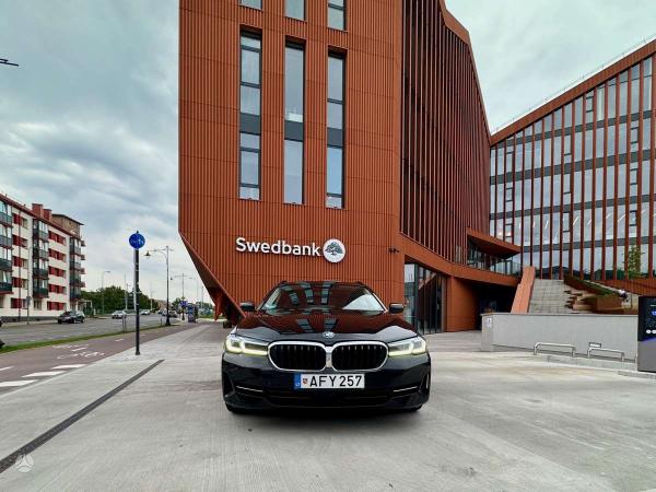 Black BMW 520 2023 in Klaipeda, with an engine capacity of 2.00 L and mileage of 99 thousand km for 28500 €, photo 8 on AUTOMOTO.COM.LV