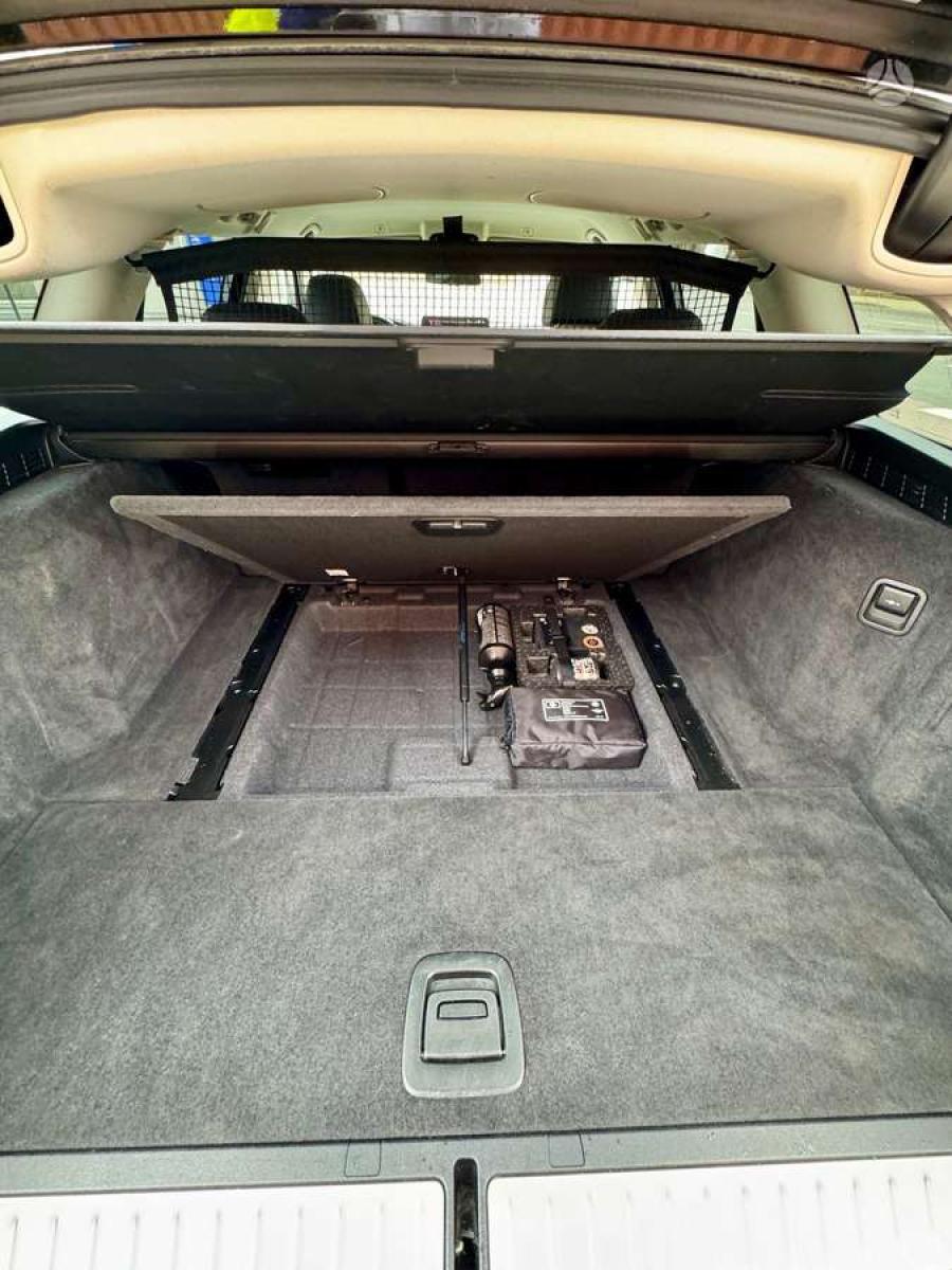 Black BMW 520 2023 in Klaipeda, with an engine capacity of 2.00 L and mileage of 99 thousand km for 28500 €, photo 12 on AUTOMOTO.COM.LV