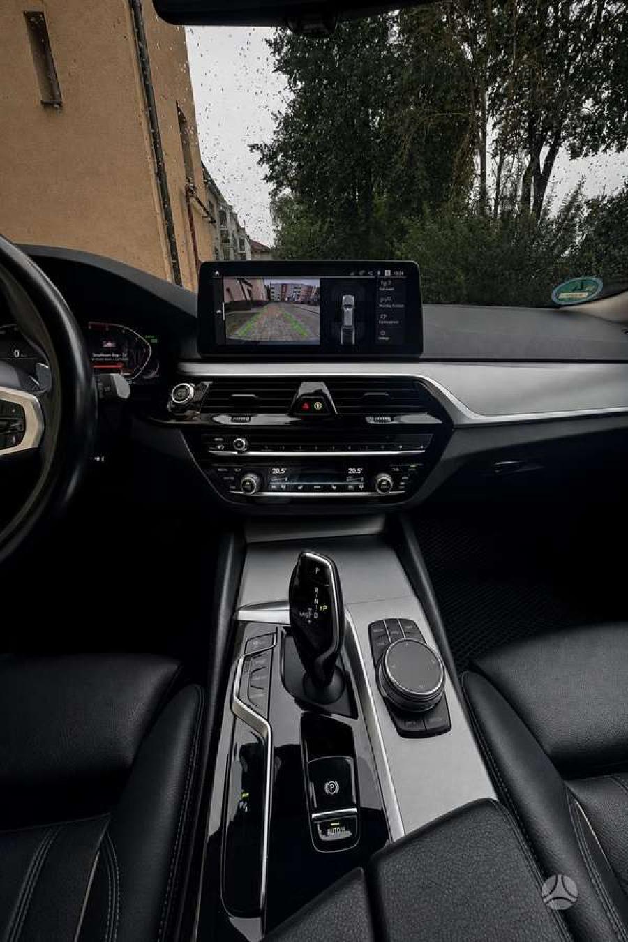 Black BMW 520 2023 in Klaipeda, with an engine capacity of 2.00 L and mileage of 99 thousand km for 28500 €, photo 17 on AUTOMOTO.COM.LV