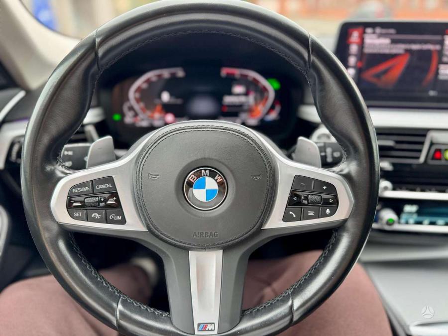 Black BMW 520 2023 in Klaipeda, with an engine capacity of 2.00 L and mileage of 99 thousand km for 28500 €, photo 18 on AUTOMOTO.COM.LV