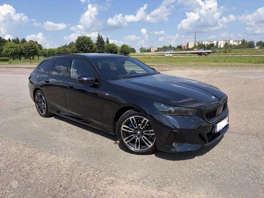 Melns BMW 520 2024 Kauņa, ar dzinēja tilpumu 0.00 L un nobraukumu 21 tūkst. km par 45000 €, foto 1 vietnē AUTOMOTO.COM.LV