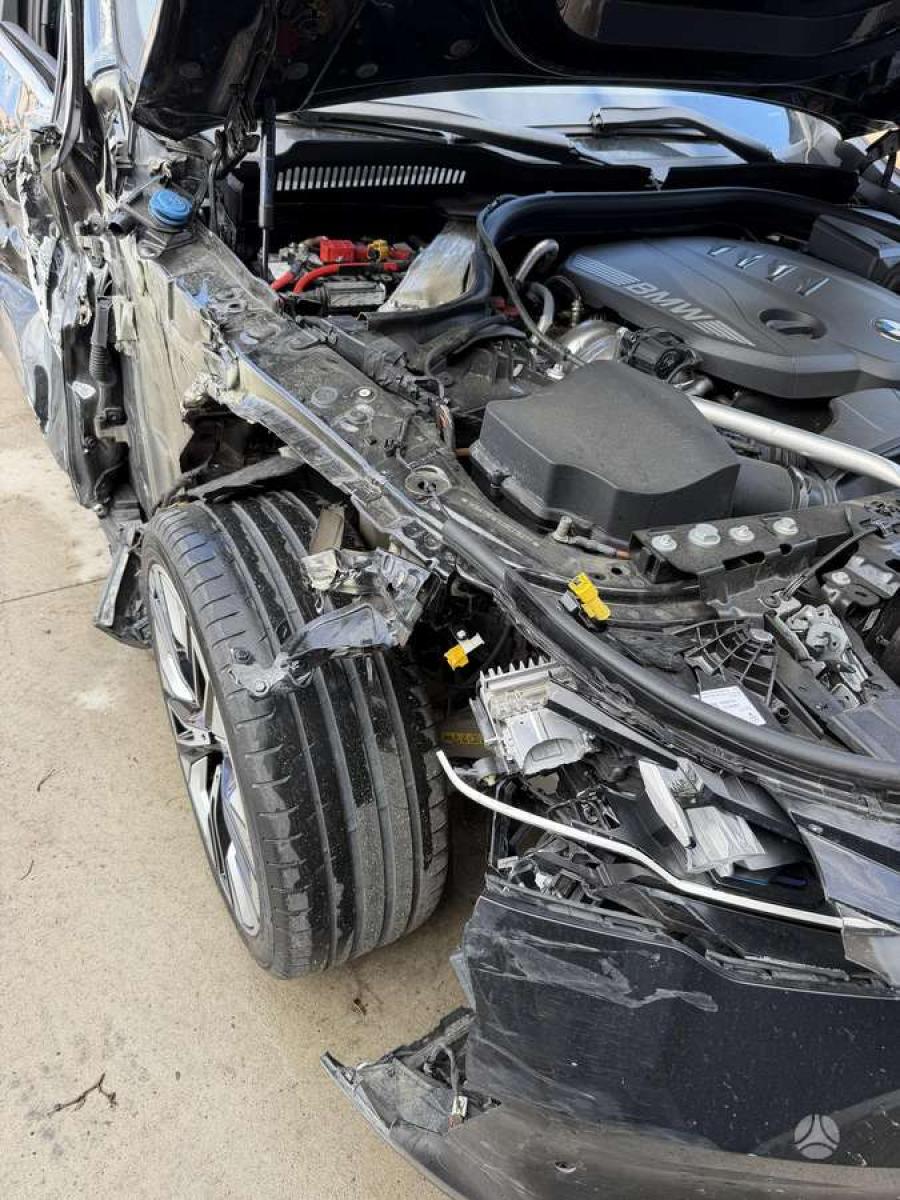 Black BMW 520 2024 in Kaunas, with an engine capacity of 2.00 L and mileage of 85 thousand km for 25650 €, photo 8 on AUTOMOTO.COM.LV