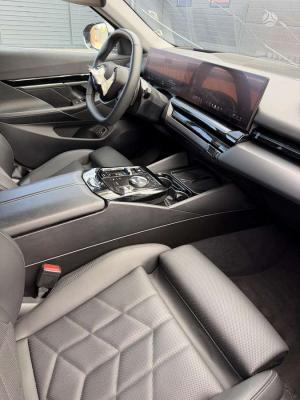 Black BMW 520 2024 in Kaunas, with an engine capacity of 2.00 L and mileage of 85 thousand km for 25650 €, photo 9 on AUTOMOTO.COM.LV