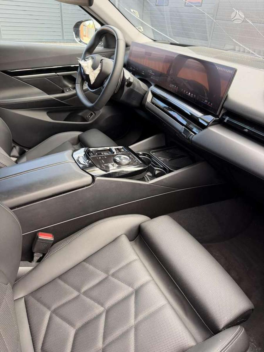 Black BMW 520 2024 in Kaunas, with an engine capacity of 2.00 L and mileage of 85 thousand km for 25650 €, photo 9 on AUTOMOTO.COM.LV