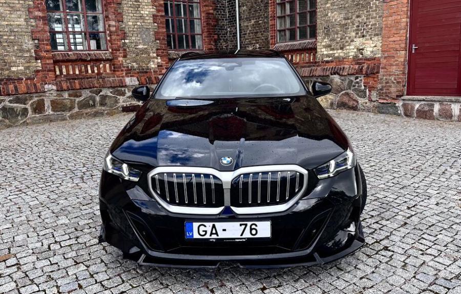 Melns BMW 520 2025 Ventspils, ar dzinēja tilpumu 2.00 L un nobraukumu 43 tūkst. km par 55000 €, foto 5 vietnē AUTOMOTO.COM.LV
