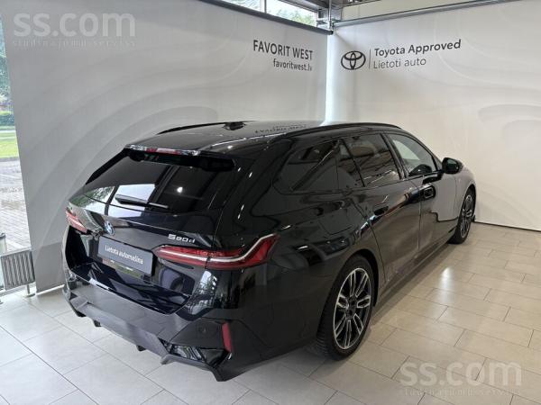 Black BMW 520 2025 in Ventspils, with an engine capacity of 2.00 L and mileage of 50 thousand km for 51990 €, photo 5 on AUTOMOTO.COM.LV