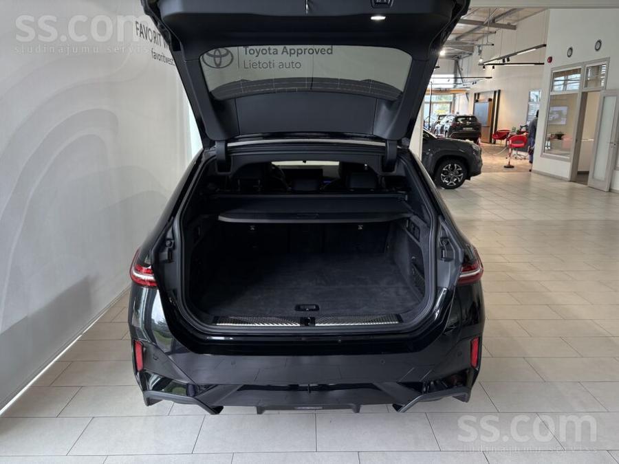 Melns BMW 520 2025 Ventspils, ar dzinēja tilpumu 2.00 L un nobraukumu 50 tūkst. km par 51990 €, foto 29 vietnē AUTOMOTO.COM.LV