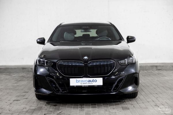 Black BMW 520 2025 in Vilnius, with an engine capacity of 2.00 L and mileage of 64 thousand km for 56771 €, photo 5 on AUTOMOTO.COM.LV
