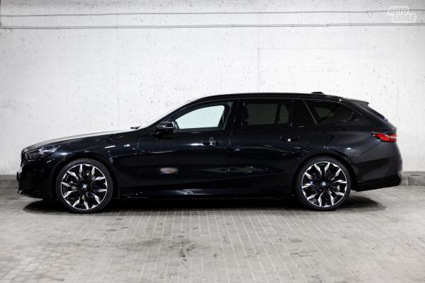 Black BMW 520 2025 in Vilnius, with an engine capacity of 2.00 L and mileage of 64 thousand km for 56771 €, photo 8 on AUTOMOTO.COM.LV