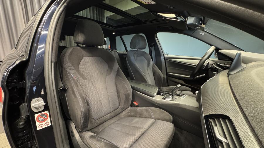 Blue BMW 520 2017 in Riga, with an engine capacity of 2.00 L and mileage of 163 thousand km for 18490 €, photo 15 on AUTOMOTO.COM.LV