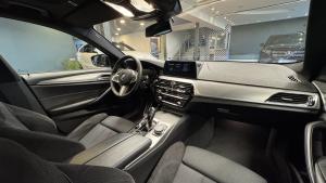 Blue BMW 520 2017 in Riga, with an engine capacity of 2.00 L and mileage of 163 thousand km for 18490 €, photo 18 on AUTOMOTO.COM.LV