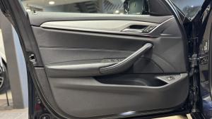 Blue BMW 520 2017 in Riga, with an engine capacity of 2.00 L and mileage of 163 thousand km for 18490 €, photo 21 on AUTOMOTO.COM.LV