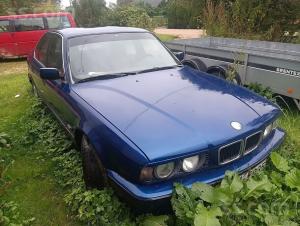 Blue BMW 520 1988 in Aizkraukle, with an engine capacity of 2.00 L and mileage of 285 thousand km for 1500 €, photo 3 on AUTOMOTO.COM.LV