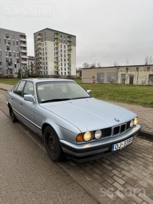 Blue BMW 520 1990 in Riga, with an engine capacity of 2.00 L and mileage of 137 thousand km for 4300 €, photo 3 on AUTOMOTO.COM.LV