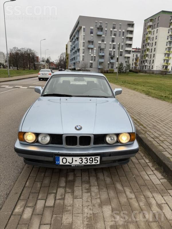 Zils BMW 520 1990 Rīga, ar dzinēja tilpumu 2.00 L un nobraukumu 137 tūkst. km par 4300 €, foto 3 vietnē AUTOMOTO.COM.LV