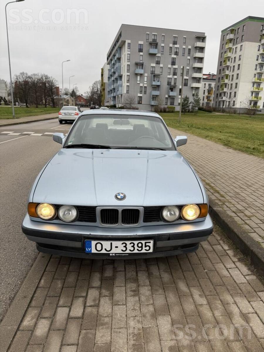 Blue BMW 520 1990 in Riga, with an engine capacity of 2.00 L and mileage of 137 thousand km for 4300 €, photo 4 on AUTOMOTO.COM.LV