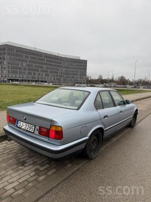 Blue BMW 520 1990 in Riga, with an engine capacity of 2.00 L and mileage of 137 thousand km for 4300 €, photo 5 on AUTOMOTO.COM.LV