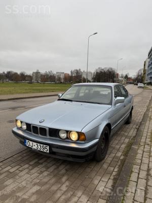 Blue BMW 520 1990 in Riga, with an engine capacity of 2.00 L and mileage of 137 thousand km for 4300 €, photo 6 on AUTOMOTO.COM.LV