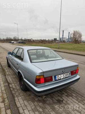 Blue BMW 520 1990 in Riga, with an engine capacity of 2.00 L and mileage of 137 thousand km for 4300 €, photo 7 on AUTOMOTO.COM.LV
