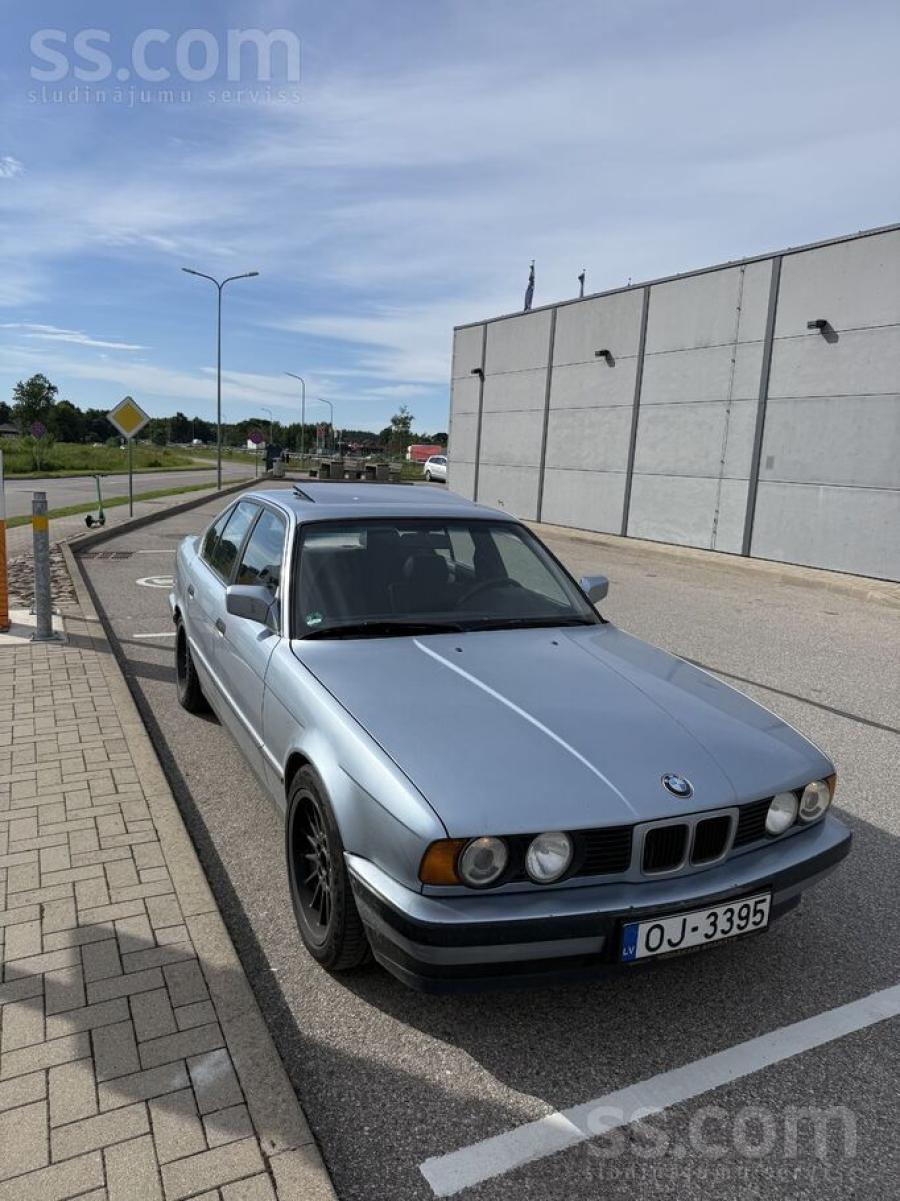 Blue BMW 520 1990 in Riga, with an engine capacity of 2.00 L and mileage of 137 thousand km for 4300 €, photo 8 on AUTOMOTO.COM.LV
