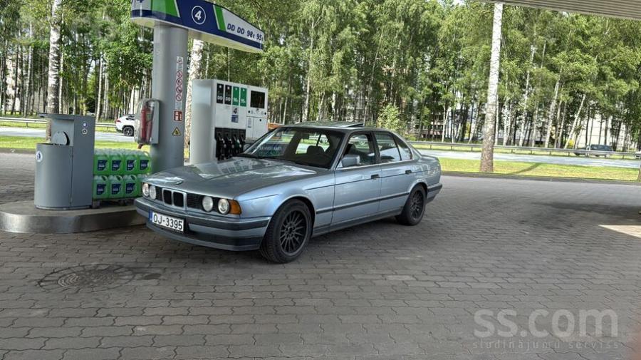Blue BMW 520 1990 in Riga, with an engine capacity of 2.00 L and mileage of 137 thousand km for 4300 €, photo 9 on AUTOMOTO.COM.LV