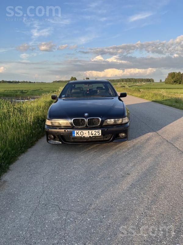 Blue BMW 520 2000 in Bauska, with an engine capacity of 2.00 L and mileage of 312 thousand km for 1550 €, photo 1 on AUTOMOTO.COM.LV
