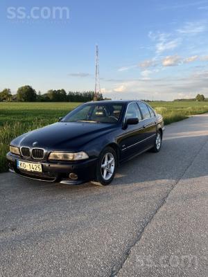 Blue BMW 520 2000 in Bauska, with an engine capacity of 2.00 L and mileage of 312 thousand km for 1550 €, photo 3 on AUTOMOTO.COM.LV