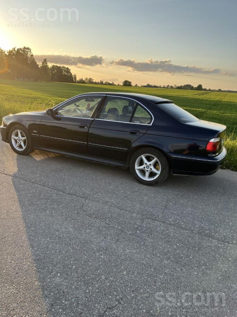 Blue BMW 520 2000 in Bauska, with an engine capacity of 2.00 L and mileage of 312 thousand km for 1550 €, photo 4 on AUTOMOTO.COM.LV