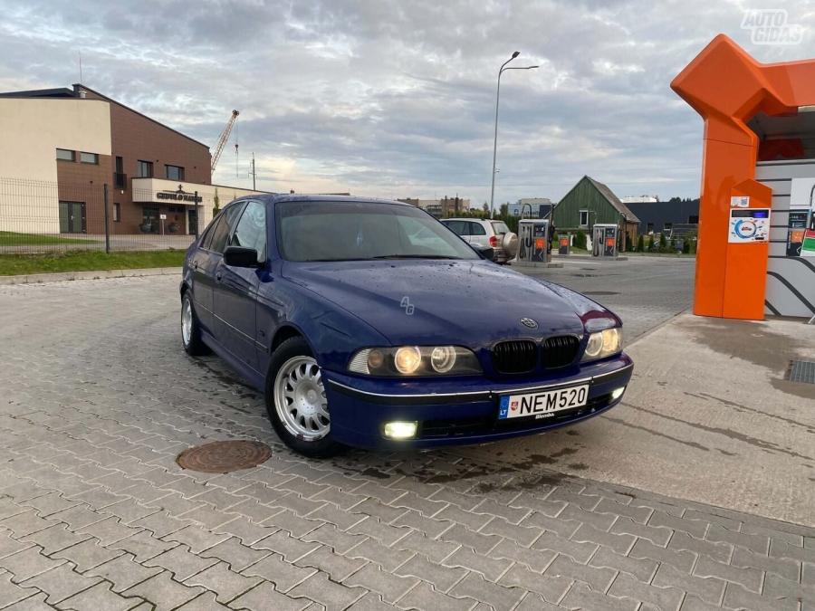 Синий БМВ 520 2000 в Плунге, объемом двигателя 2.00 л и пробегом 343 тыс. км за 2300 €, фото 1 на AUTOMOTO.COM.LV
