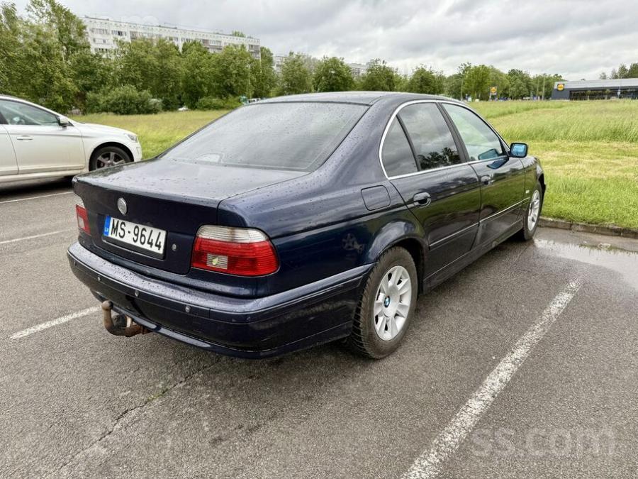 Zils BMW 520 2001 Rīga, ar dzinēja tilpumu 2.00 L un nobraukumu 286 tūkst. km par 2900 €, foto 5 vietnē AUTOMOTO.COM.LV