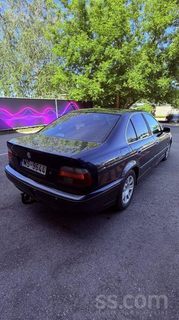 Blue BMW 520 2001 in Riga, with an engine capacity of 2.00 L and mileage of 289 thousand km for 1980 €, photo 3 on AUTOMOTO.COM.LV