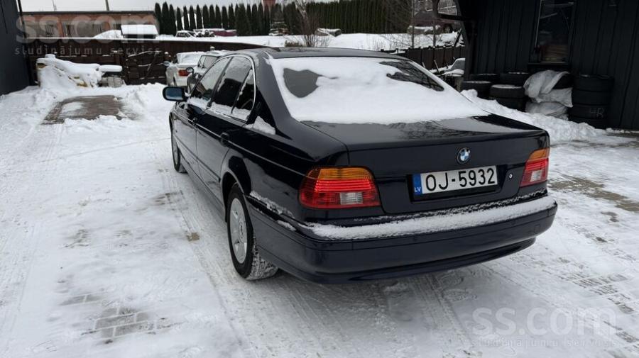 Blue BMW 520 2003 in Limbazi, with an engine capacity of 2.30 L and mileage of 156 thousand km for 3990 €, photo 4 on AUTOMOTO.COM.LV