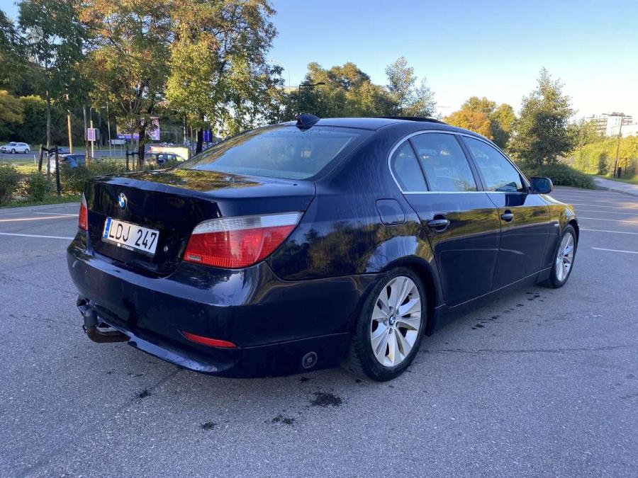 Blue BMW 520 2004 in Vilnius, with an engine capacity of 2.17 L and mileage of 264 thousand km for 1870 €, photo 4 on AUTOMOTO.COM.LV