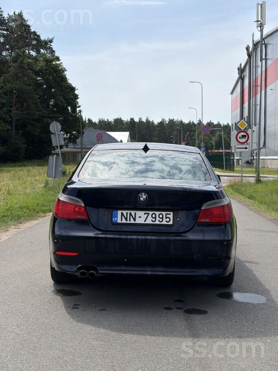 Zils BMW 520 2004 Rīga, ar dzinēja tilpumu 2.20 L un nobraukumu 386 tūkst. km par 2600 €, foto 4 vietnē AUTOMOTO.COM.LV