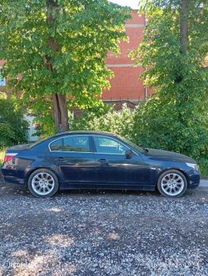 Zils BMW 520 2006 Liepāja, ar dzinēja tilpumu 2.00 L un nobraukumu 373 tūkst. km par 2000 €, foto  vietnē AUTOMOTO.COM.LV