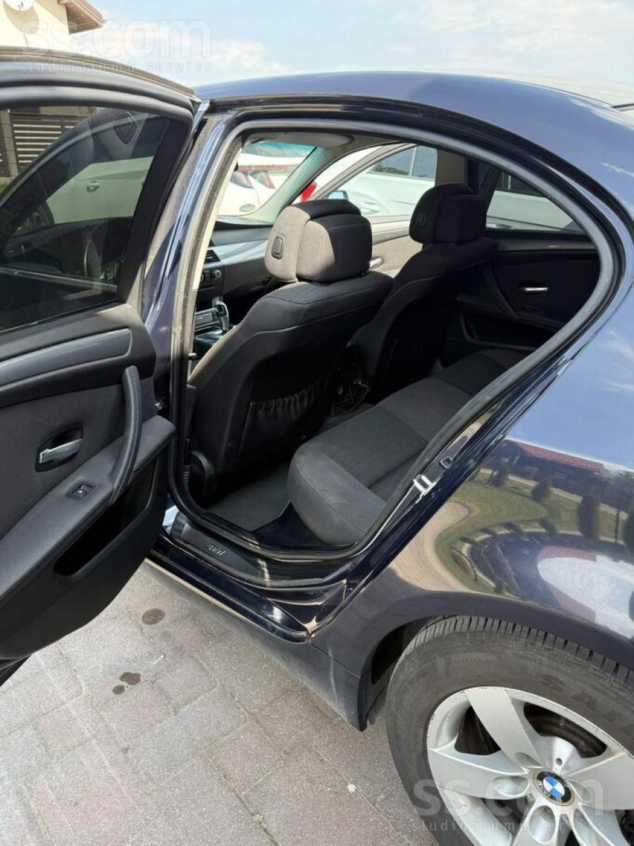 Blue BMW 520 2007 in Valmiera, with an engine capacity of 2.00 L and mileage of 325 thousand km for 4400 €, photo 4 on AUTOMOTO.COM.LV
