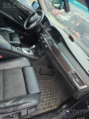 Blue BMW 520 2008 in Riga, with an engine capacity of 2.00 L and mileage of 440 thousand km for 2100 €, photo 8 on AUTOMOTO.COM.LV