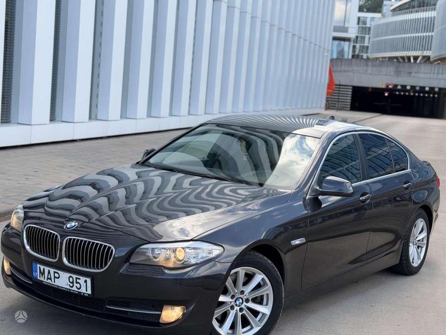 Zils BMW 520 2010 Viļņa, ar dzinēja tilpumu 2.00 L un nobraukumu 311 tūkst. km par 6300 €, foto 1 vietnē AUTOMOTO.COM.LV