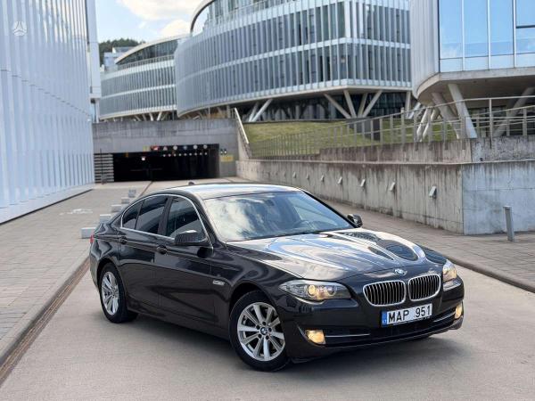 Blue BMW 520 2010 in Vilnius, with an engine capacity of 2.00 L and mileage of 311 thousand km for 6300 €, photo 4 on AUTOMOTO.COM.LV
