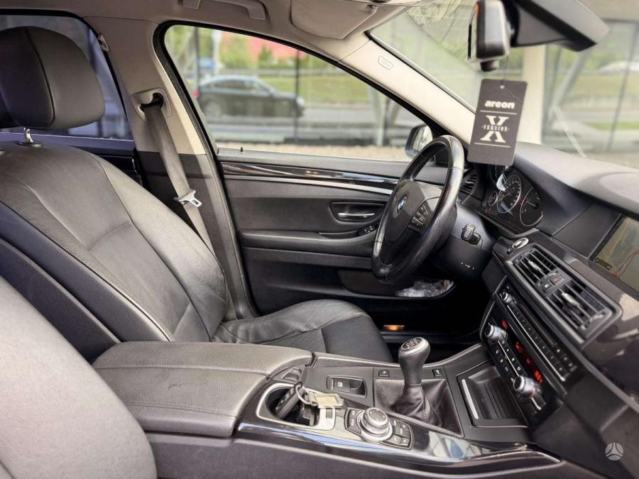 Zils BMW 520 2010 Viļņa, ar dzinēja tilpumu 2.00 L un nobraukumu 311 tūkst. km par 6300 €, foto 14 vietnē AUTOMOTO.COM.LV