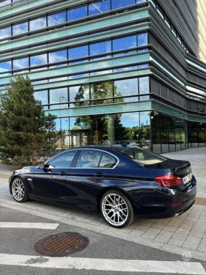 Zils BMW 520 2011 Viļņa, ar dzinēja tilpumu 2.00 L un nobraukumu 326 tūkst. km par 8500 €, foto  vietnē AUTOMOTO.COM.LV