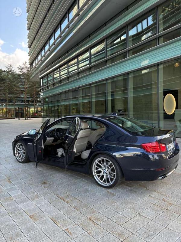 Blue BMW 520 2011 in Vilnius, with an engine capacity of 2.00 L and mileage of 326 thousand km for 8500 €, photo 9 on AUTOMOTO.COM.LV