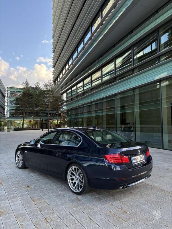 Blue BMW 520 2011 in Vilnius, with an engine capacity of 2.00 L and mileage of 326 thousand km for 8500 €, photo 10 on AUTOMOTO.COM.LV