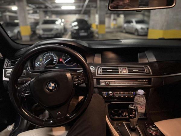 Blue BMW 520 2011 in Vilnius, with an engine capacity of 0.00 L and mileage of 302 thousand km for 13800 €, photo 9 on AUTOMOTO.COM.LV