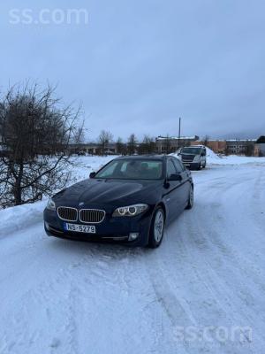 Blue BMW 520 2012 in Riga, with an engine capacity of 2.00 L and mileage of 223 thousand km for 10000 €, photo 2 on AUTOMOTO.COM.LV