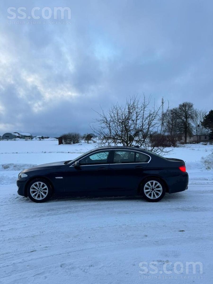 Blue BMW 520 2012 in Riga, with an engine capacity of 2.00 L and mileage of 223 thousand km for 10000 €, photo 4 on AUTOMOTO.COM.LV