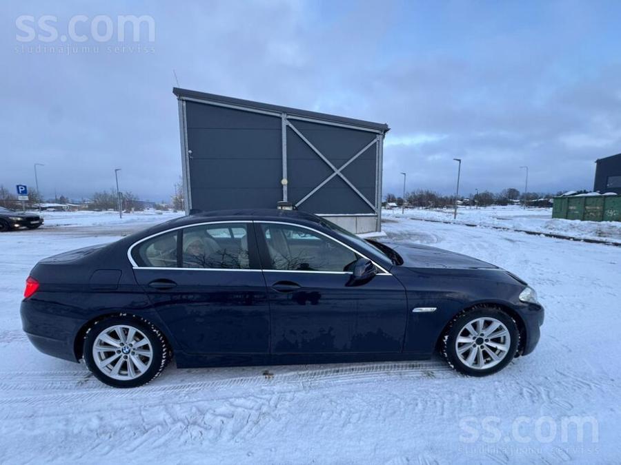Blue BMW 520 2012 in Riga, with an engine capacity of 2.00 L and mileage of 223 thousand km for 10000 €, photo 5 on AUTOMOTO.COM.LV