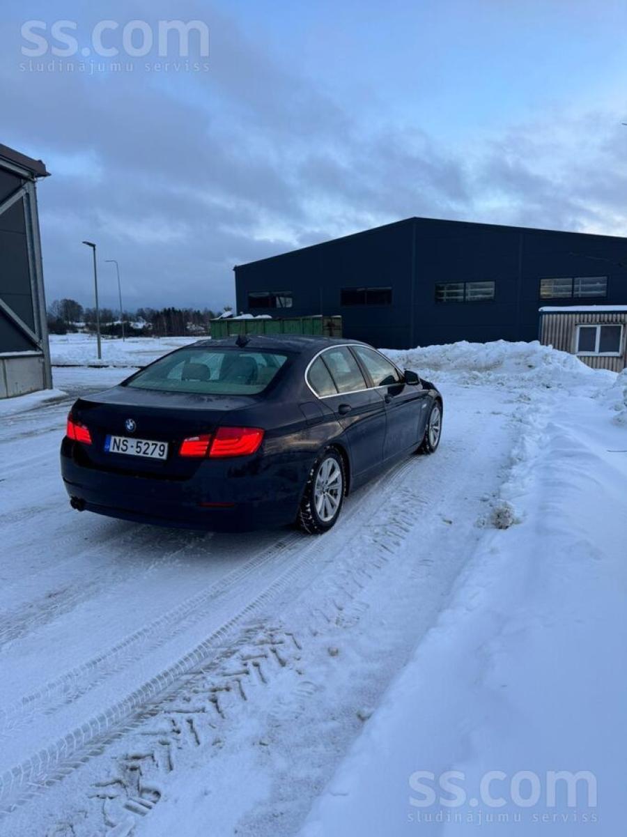 Blue BMW 520 2012 in Riga, with an engine capacity of 2.00 L and mileage of 223 thousand km for 10000 €, photo 6 on AUTOMOTO.COM.LV