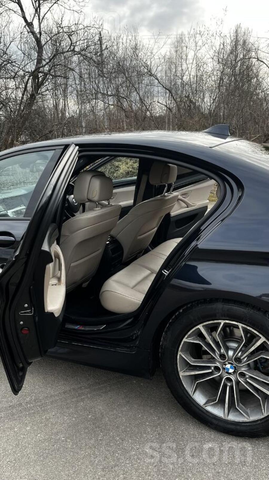 Blue BMW 520 2012 in Riga, with an engine capacity of 2.00 L and mileage of 280 thousand km for 4000 €, photo 8 on AUTOMOTO.COM.LV